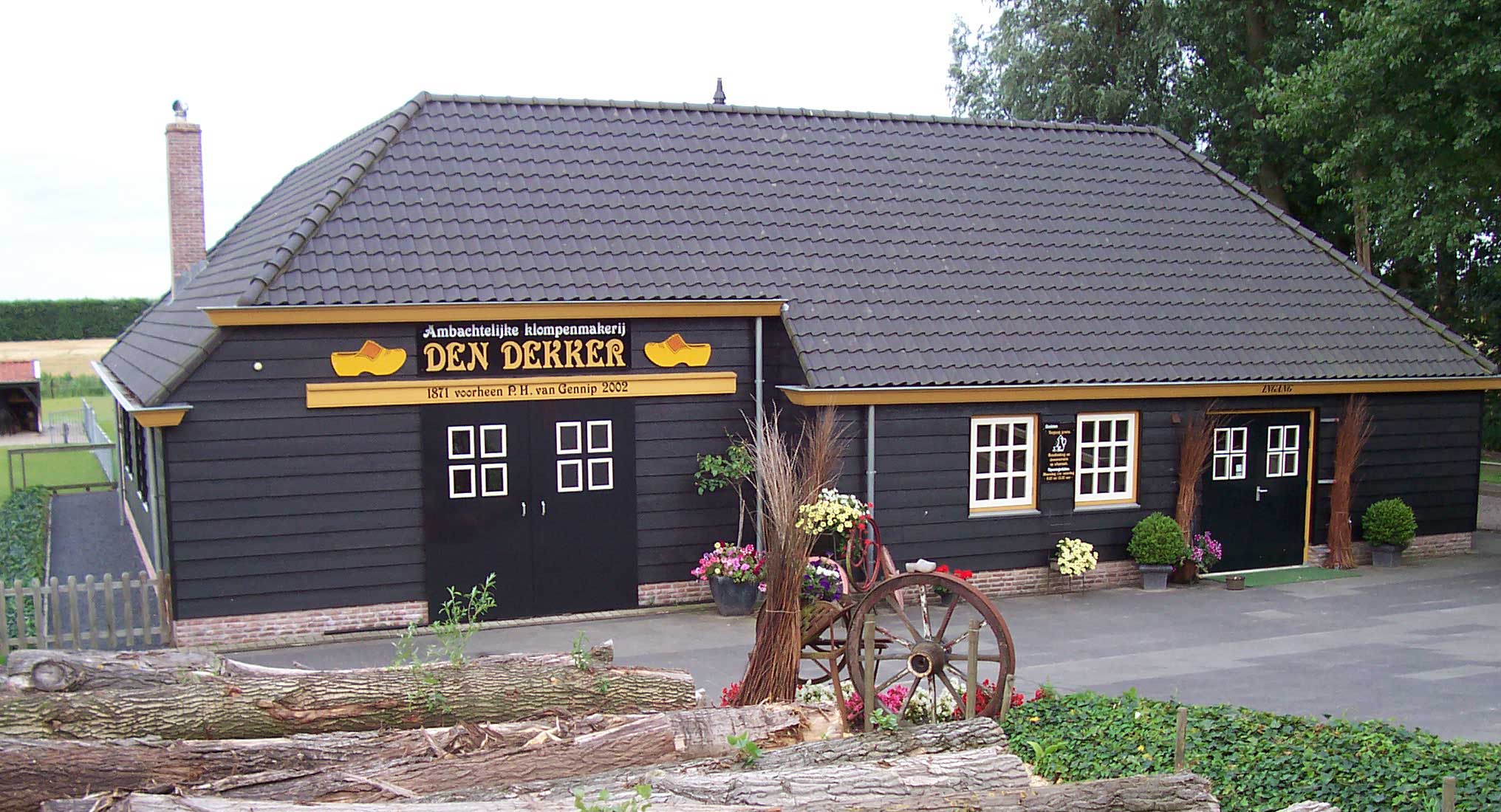 Klompenmakerij den Dekker - Beleef klompen maken